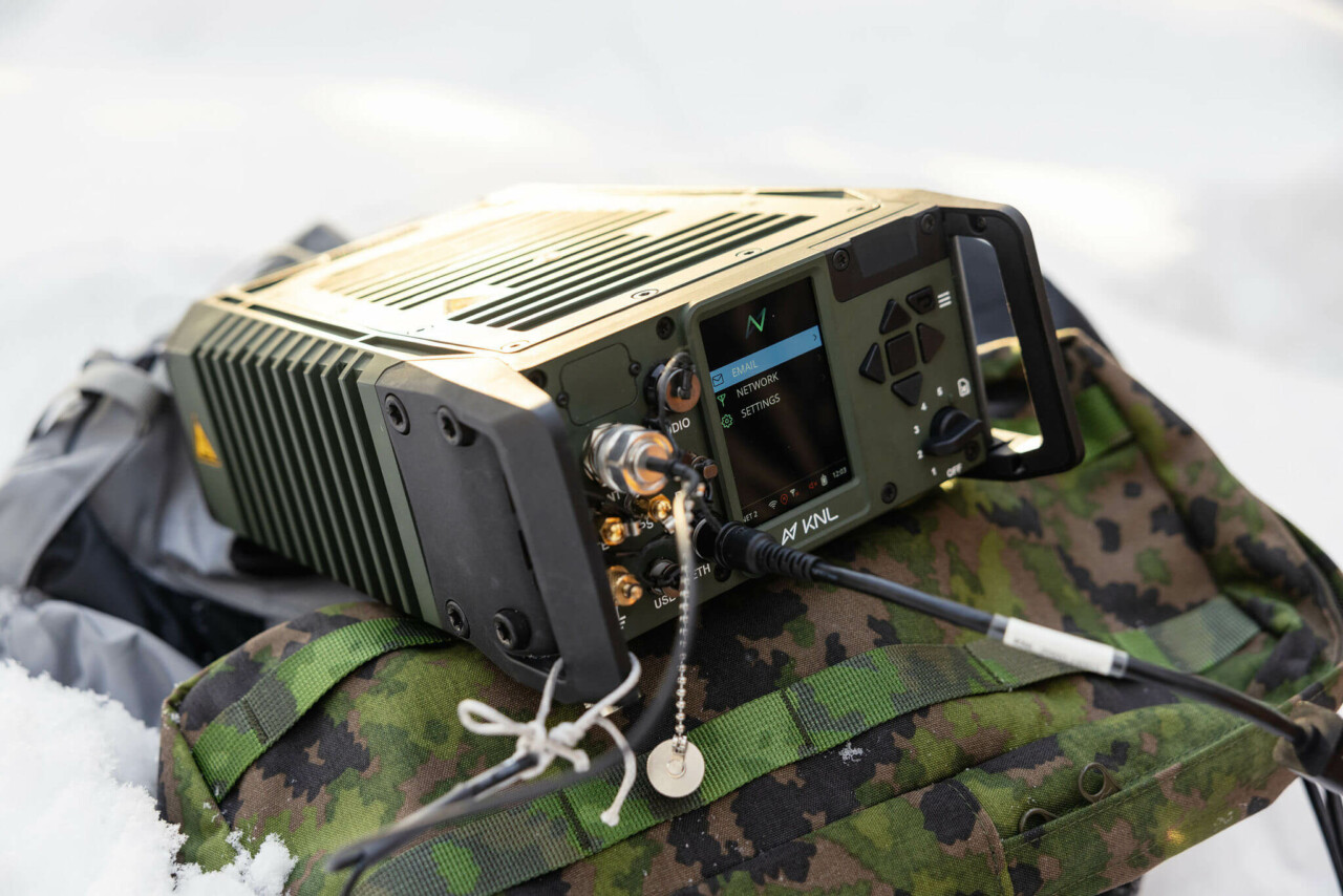 Modern field radio technology in Ukraine war communications – KNL