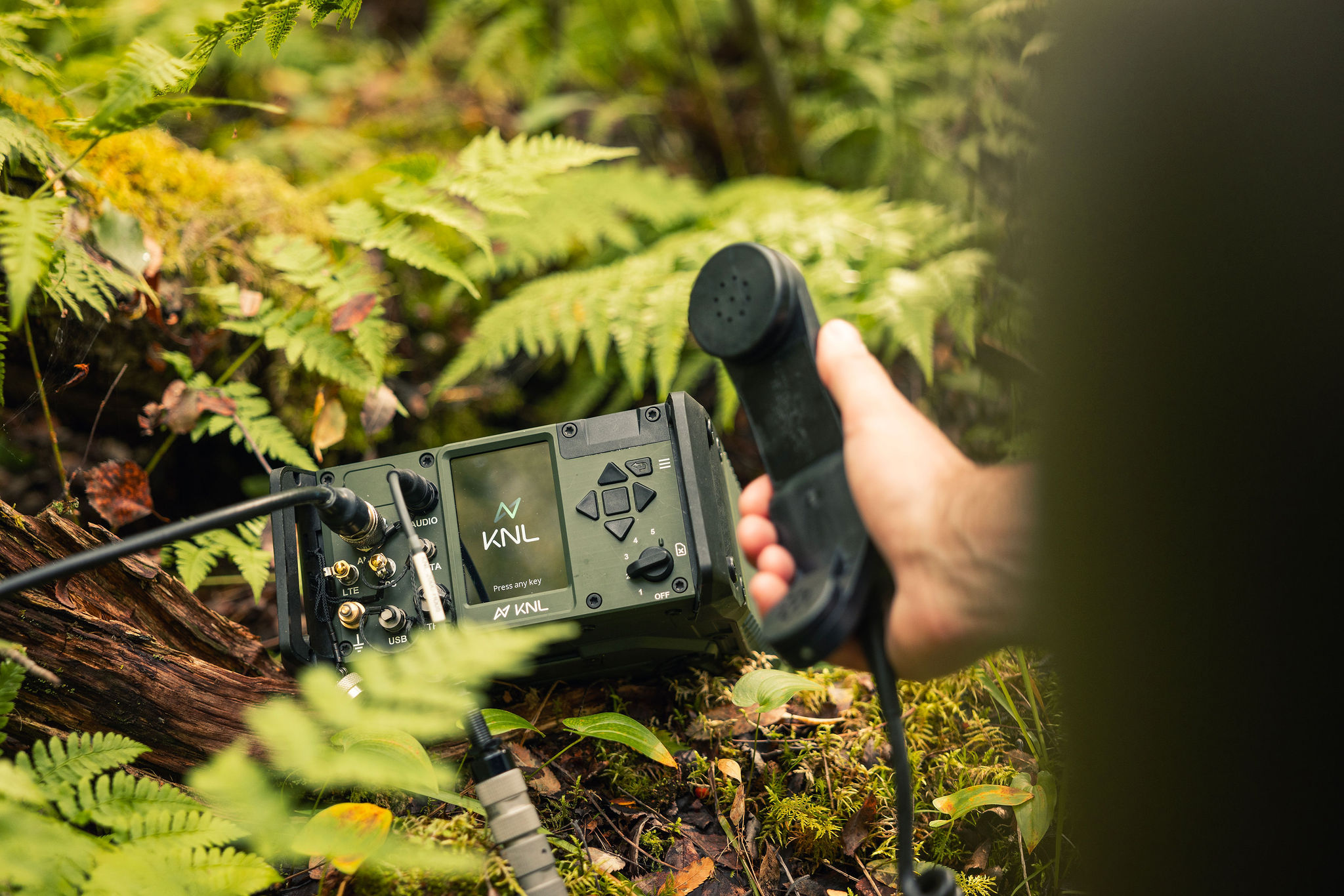 Modern field radio technology in Ukraine war communications – KNL